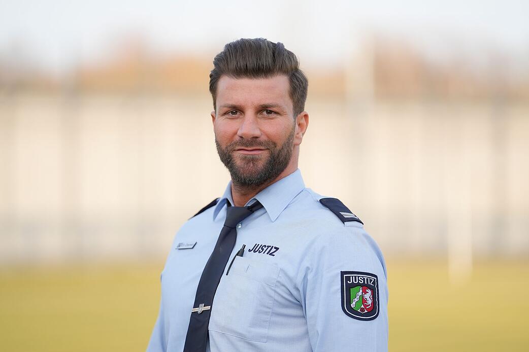 Arbeitsplatz Gefängnis: Was macht ein JVA-Beamter? - STIMME.de