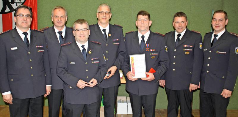 Hohe Auszeichnung für ehrenamtlich Aktive - STIMME.de