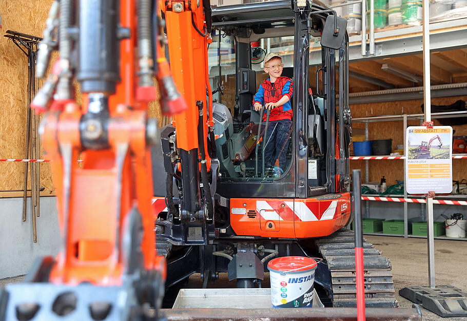 Bilder geben Einblick in die neue Straßenmeisterei in Abstatt zum Tag ...