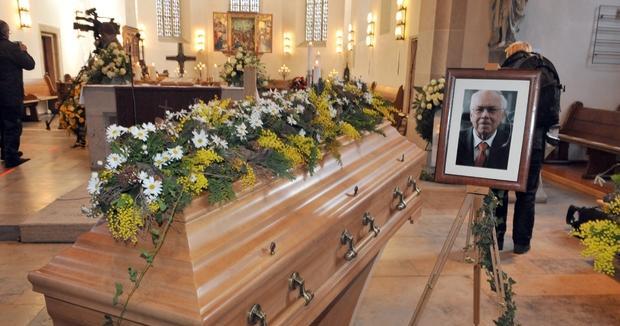 Abschied vom Firmenmogul - Hunderte trauern um Adolf Merckle - STIMME.de