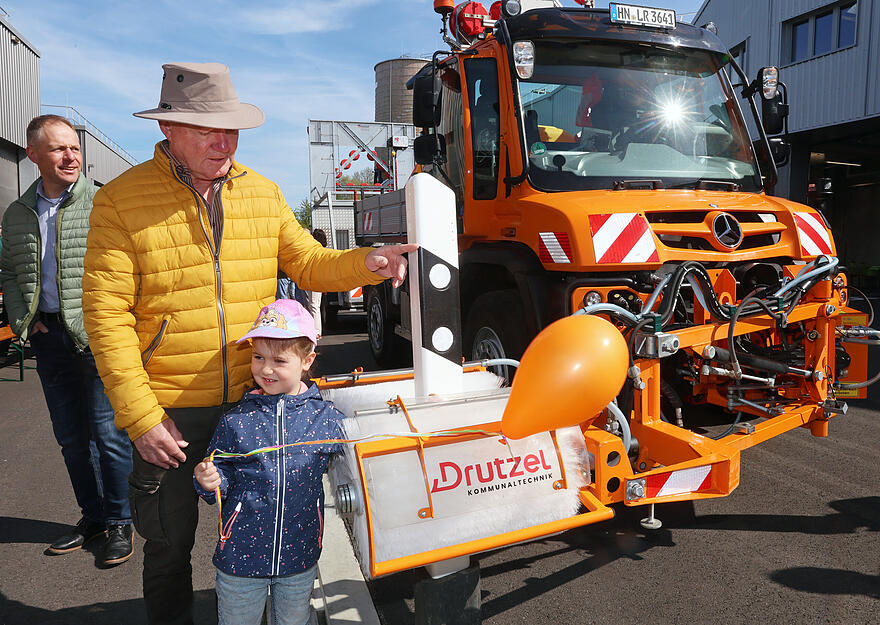 Bilder geben Einblick in die neue Straßenmeisterei in Abstatt zum Tag ...