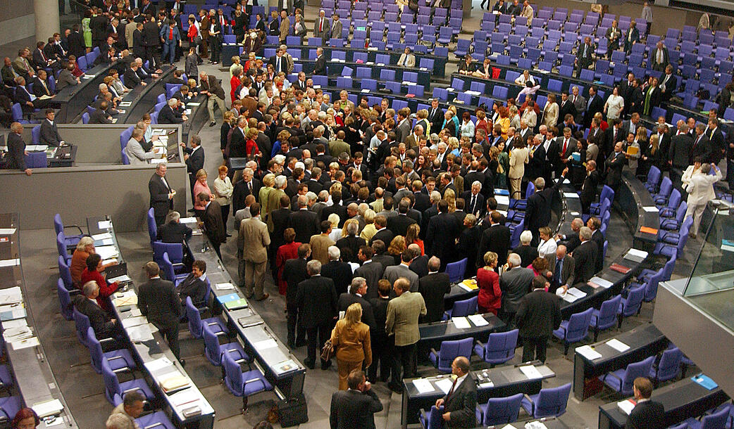 Kanzler Scholz stellt Vertrauensfrage: Was jetzt im Bundestag passiert ...