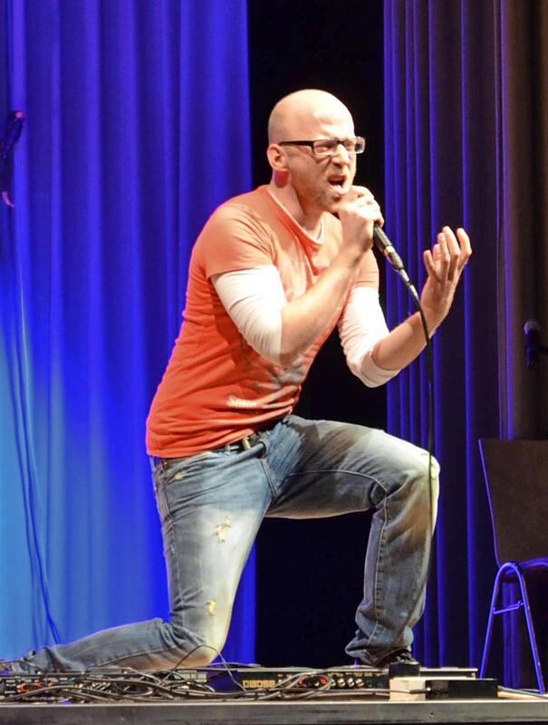 Flirtende Komiker und menschliche Jukebox - STIMME.de