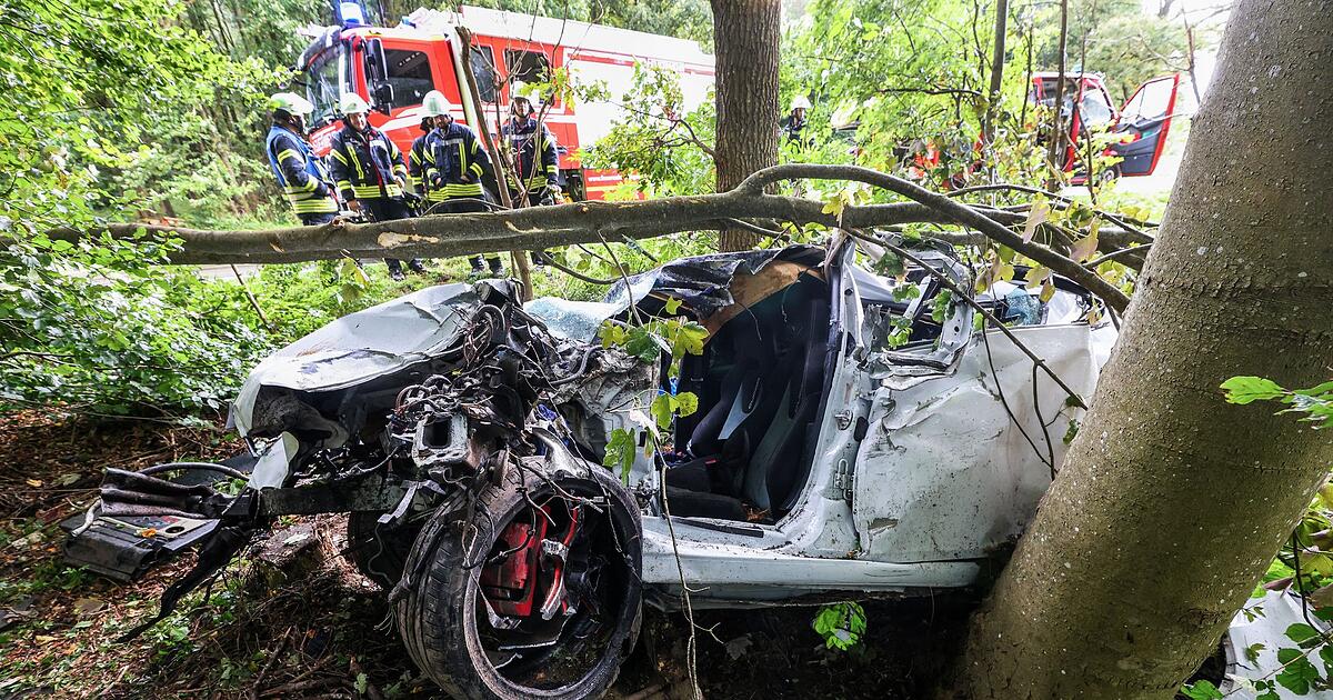 Tödlicher Unfall - Auto kollidiert mit Baum - STIMME.de
