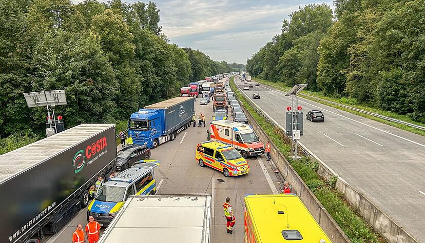Zwei Tote, mehrere Verletzte: Fünf Autos und drei Lkw in schweren A5-Unfall verwickelt - STIMME.de