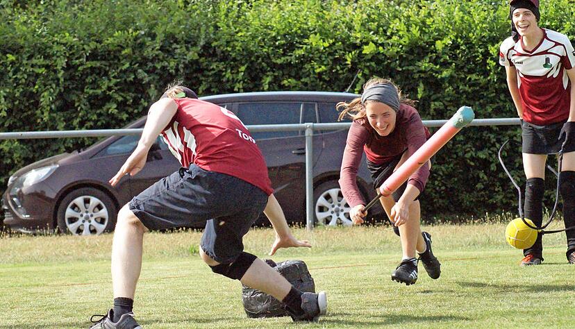 Das ist Jugger: Den Gegner mit der Pompfe in die Knie zwingen - STIMME.de