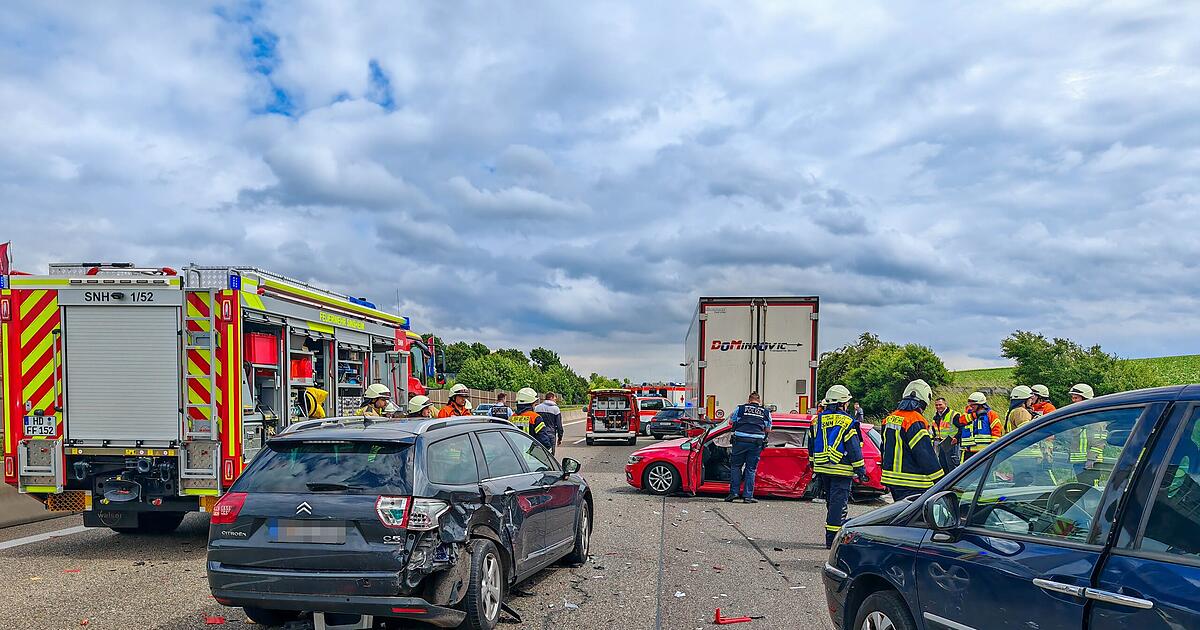 Schwerer A6-Unfall: VW bei Sinsheim-Süd unter Lastwagen eingeklemmt - STIMME.de