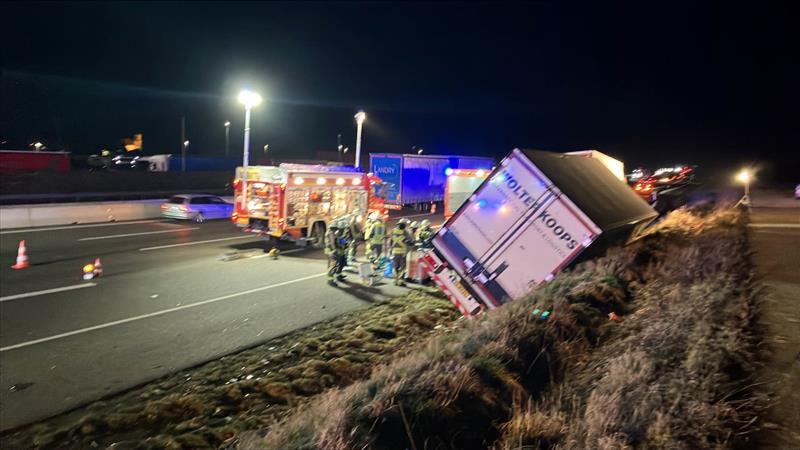 Lkw kollidiert auf A6 bei Erlenbach mit Reisebus – Bilder zeigen Einsatz - STIMME.de