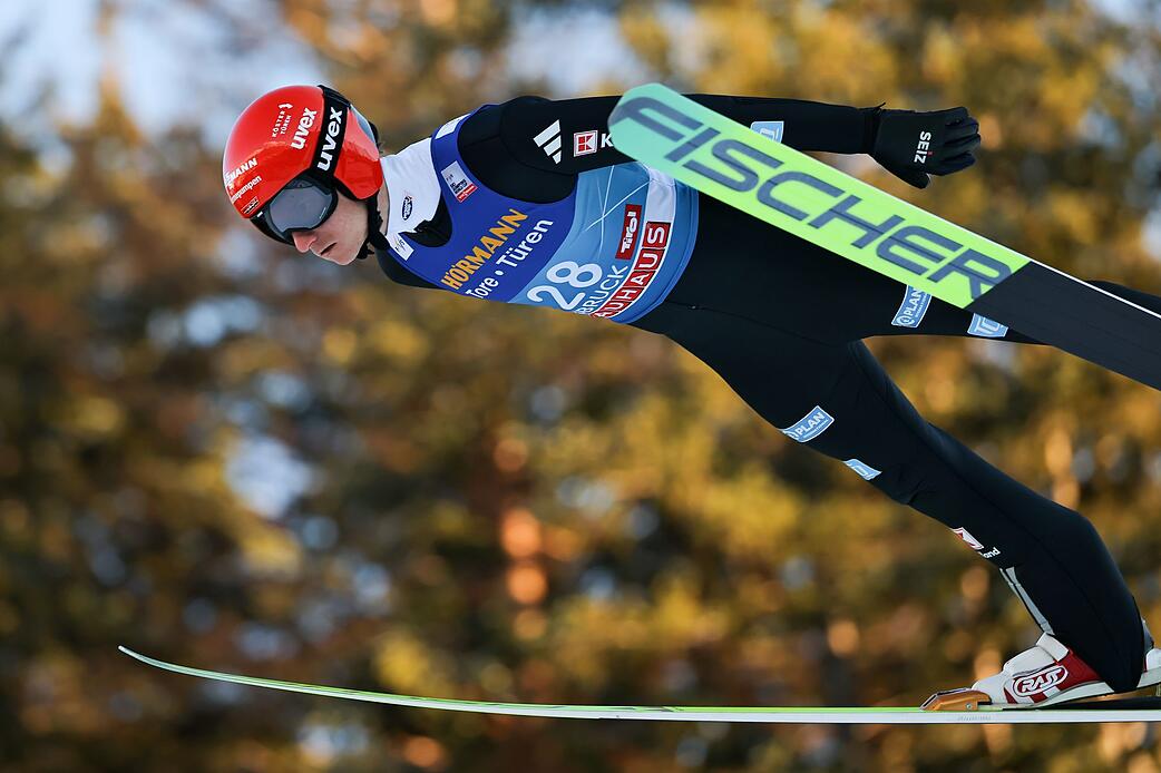 «Am Schleuderstuhl»: Wellinger rettet sich als 50. der Quali - STIMME.de
