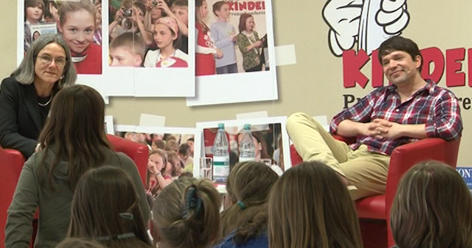 Kika-Moderator Juri Tetzlaff stellt sich Kinderfragen - STIMME.de