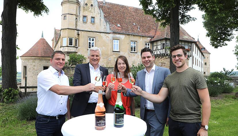 Ab sofort gibt es Burg-Stettenfels-Sekt - STIMME.de