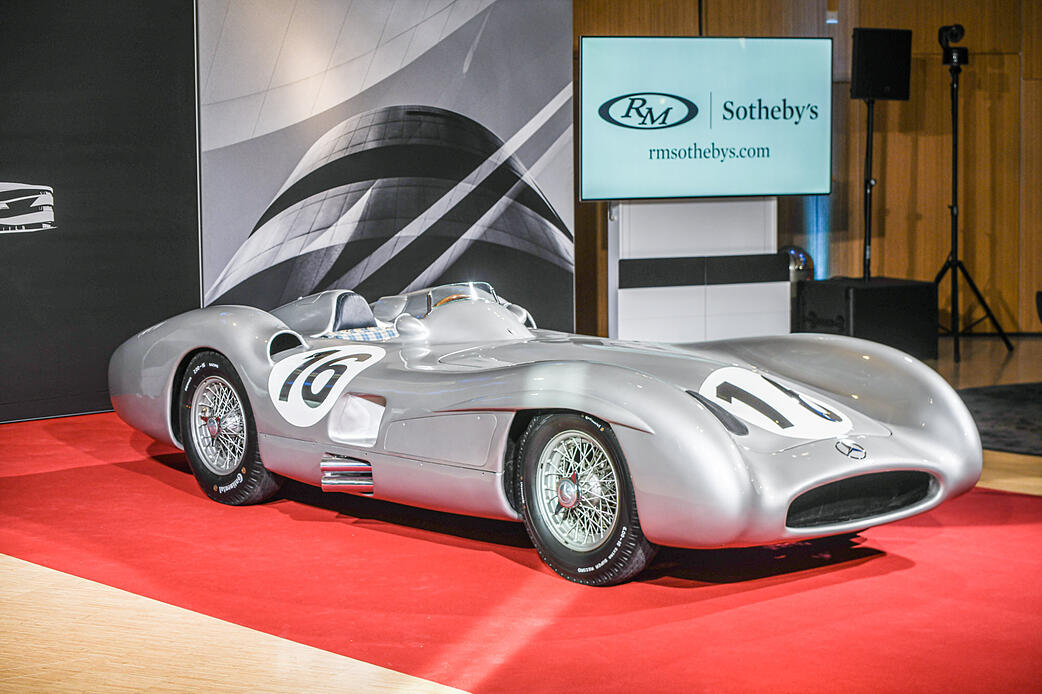 „Silberpfeil“ für 46,5 Millionen Euro in Stuttgarter Mercedes-Benz ...