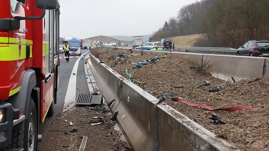 Lkw kracht bei Dielheim in Auto – großes Trümmerfeld auf der A6 - STIMME.de