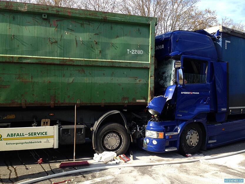 Schwerer Unfall auf der A6 | 07.04. - STIMME.de