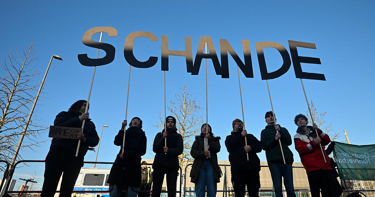 Zahlreiche Demonstrationen anlässlich des CDU-Parteitags in Berlin ...