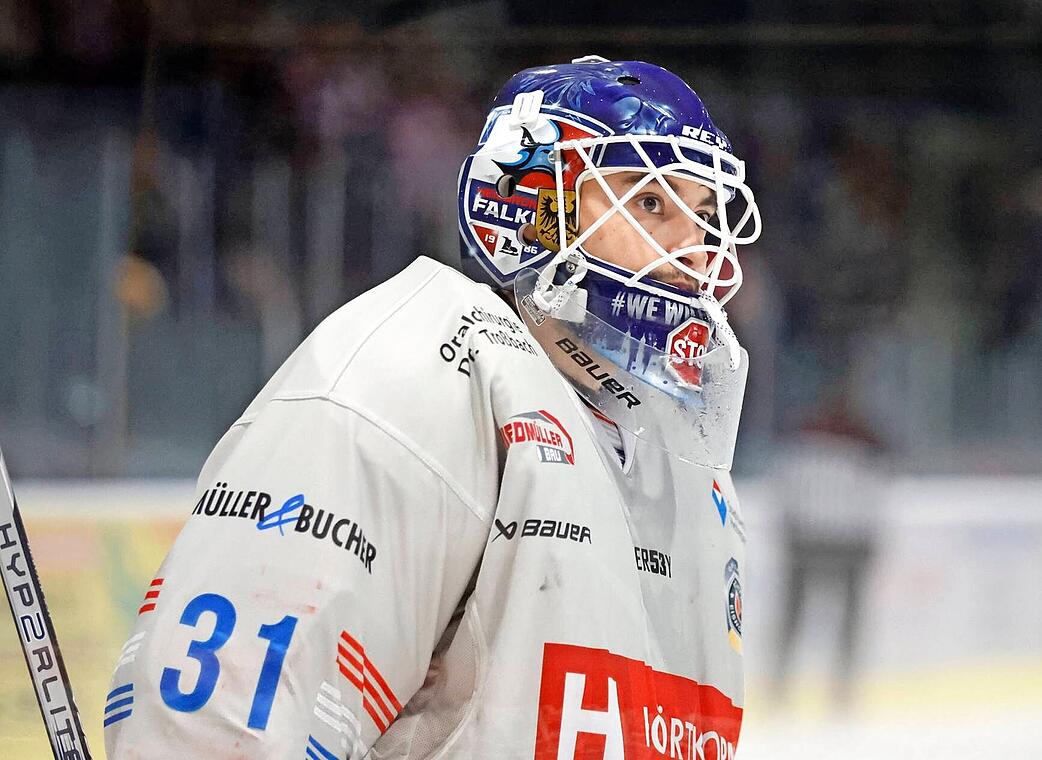 Patrick Berger hält die drei Punkte für die Falken fest - STIMME.de