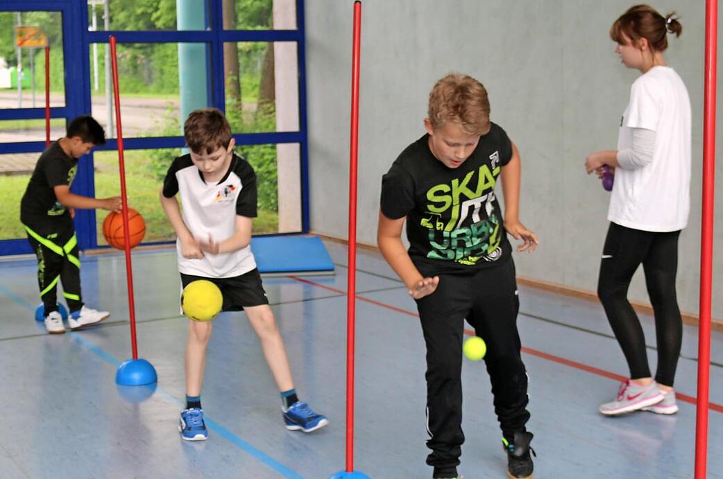 Slalom-Dribbelparcours und Luftballon-Balance - STIMME.de