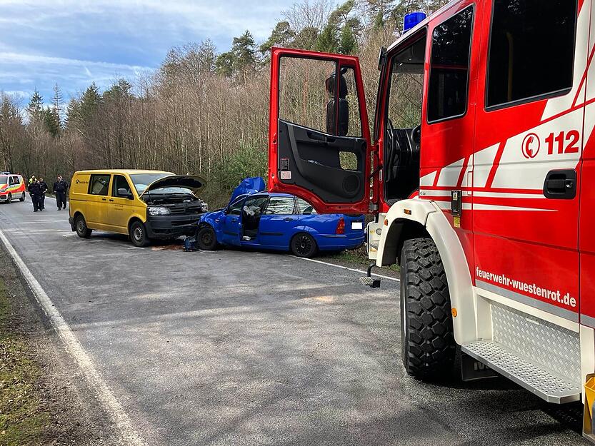 Frontalunfall bei Wüstenrot – Drei Verletzte - STIMME.de