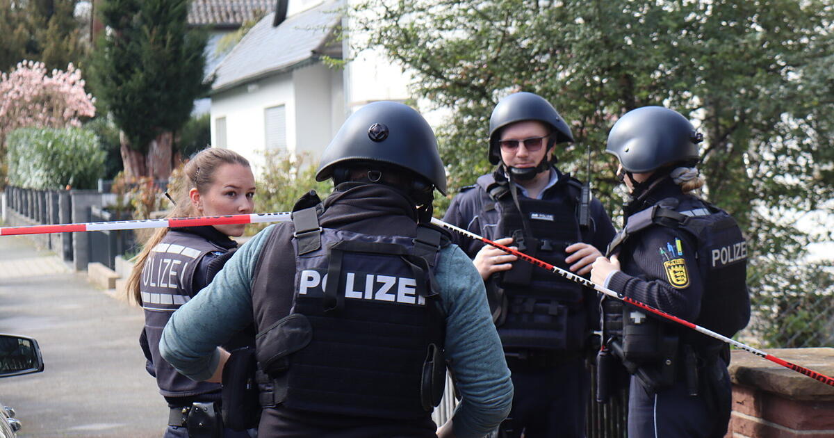 Polizeieinsatz in Mannheim: Mann attackiert Frau und verschanzt sich in Haus - STIMME.de