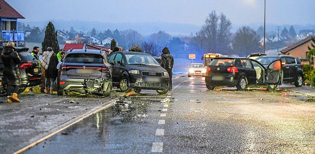 Polizei-Bilanz nach Blitzeis in Baden-Württemberg: „So etwas noch nie erlebt“ - STIMME.de