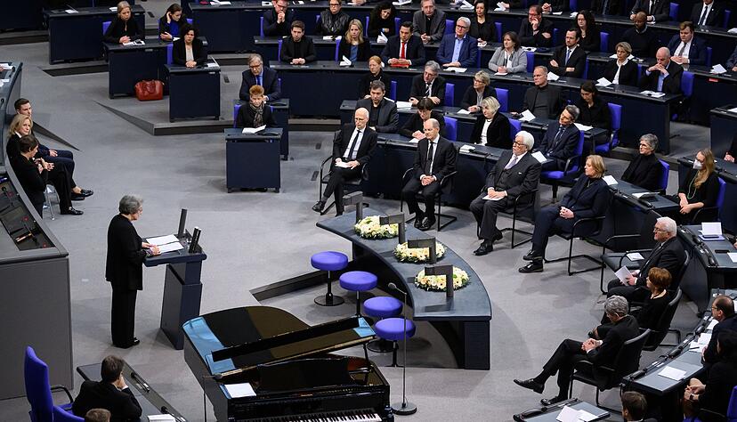 Holocaust-Gedenken im Bundestag: Erstmals stehen auch queere Opfer im ...