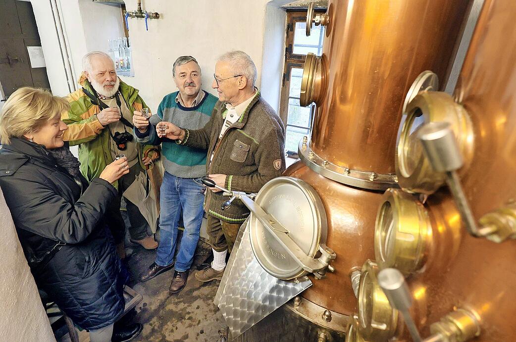 Besucherandrang beim vorweihnachtlichen Markt in Wackershofen - STIMME.de
