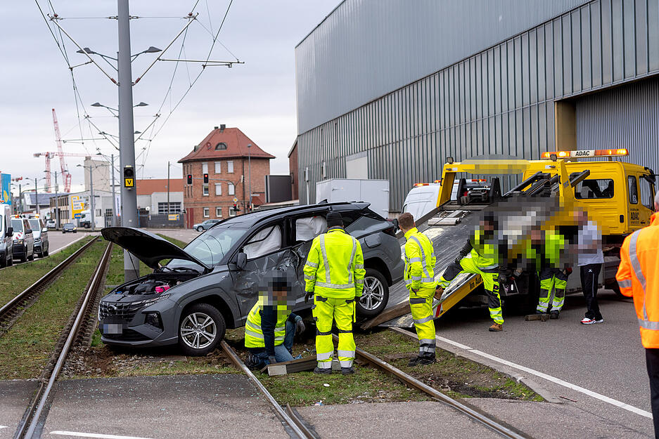 Heilbronn: Stadtbahn kollidiert mit Auto - STIMME.de