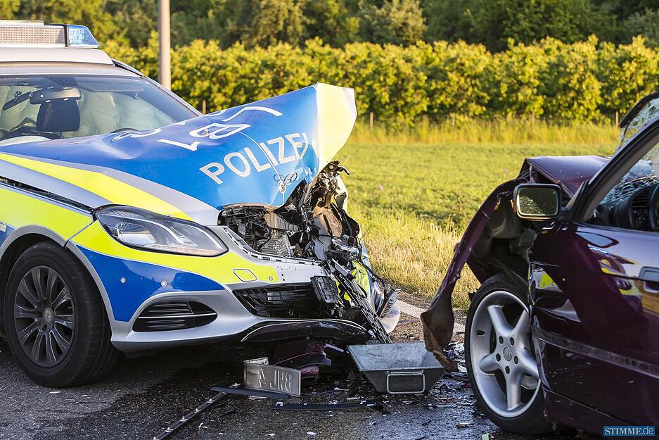 Schwerer Unfall mit Streifenwagen | 04.06. - STIMME.de