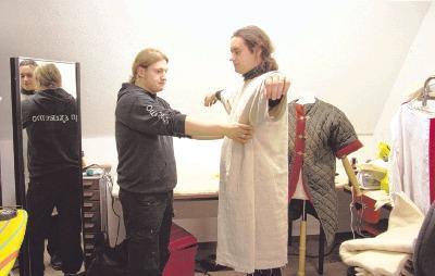 Fürs Ritteroutfit gibt"s kein Schnittmuster - STIMME.de