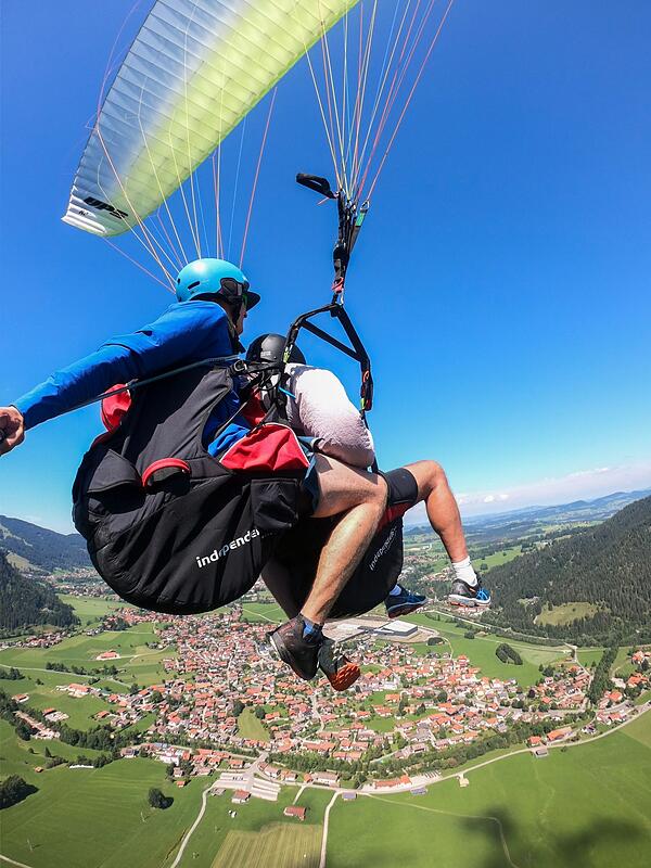 Was reizt uns im Urlaub an Gleitschirmfliegen und Co? - STIMME.de