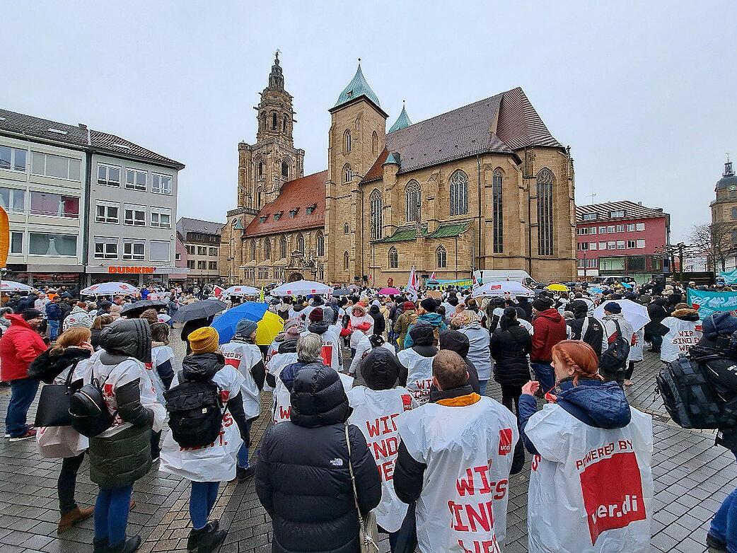 Warnstreiks im öffentlichen Dienst: 1500 Beschäftigte versammeln sich auf Heilbronner ...