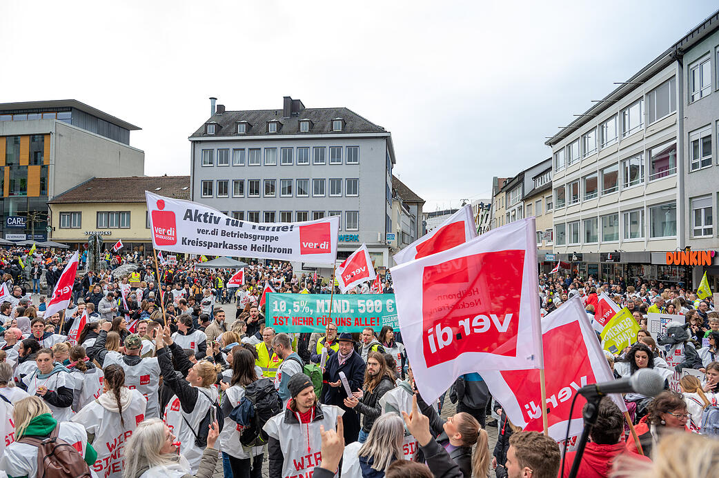 3000 Streikende bei Kundgebung in Heilbronn: Verdi fordert Wertschätzung und wirkliche Angebote ...