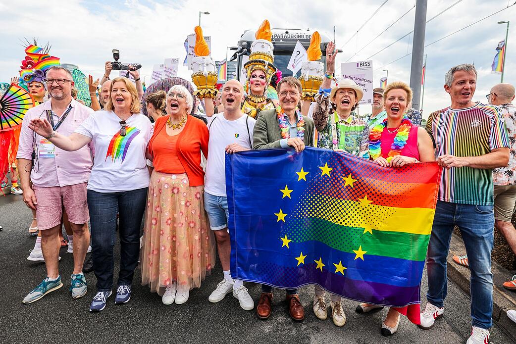 Kölner CSD - Laut gegen Abbau queerer Rechte - STIMME.de