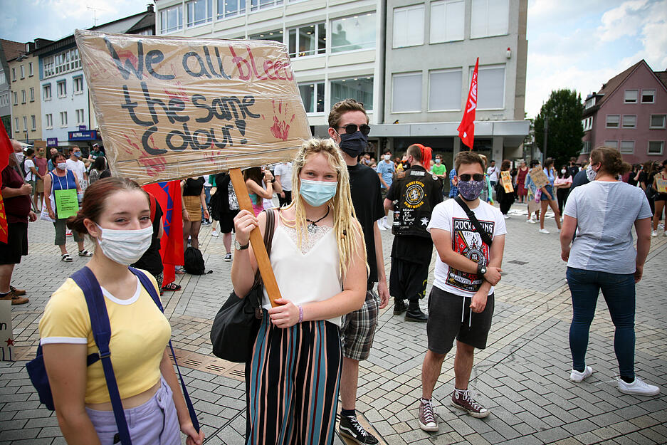 Demo gegen Rassismus auf dem Kiliansplatz - STIMME.de