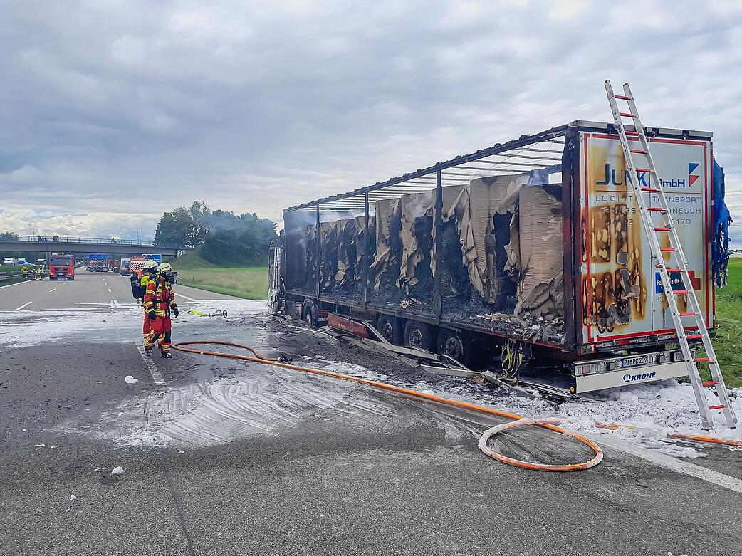 Brennender Lkw auf der A81: Einsatz sorgt am Mittwoch für Verkehrs-Chaos - STIMME.de
