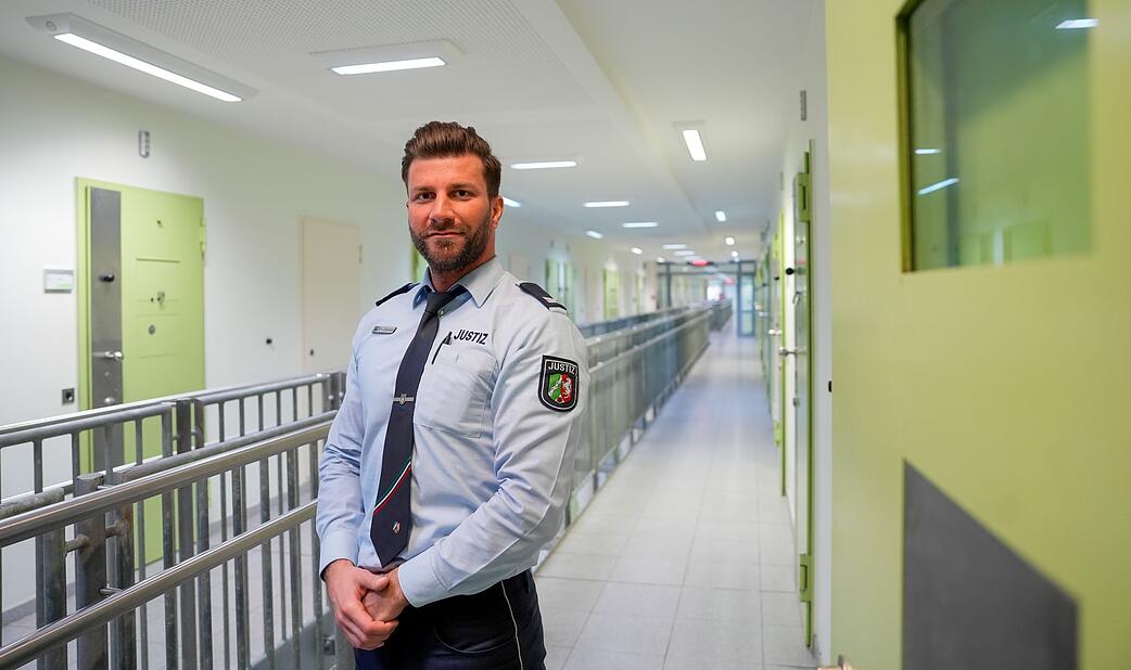 Arbeitsplatz Gefängnis: Was macht ein JVA-Beamter? - STIMME.de