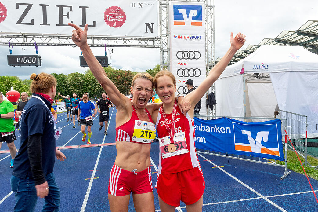 Die Gewinner des Trollinger Marathons 2024: Zwei glückliche Freundes ...