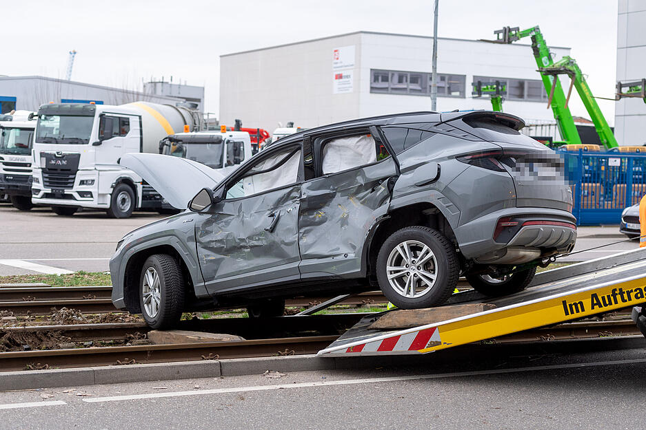 Heilbronn: Stadtbahn kollidiert mit Auto - STIMME.de