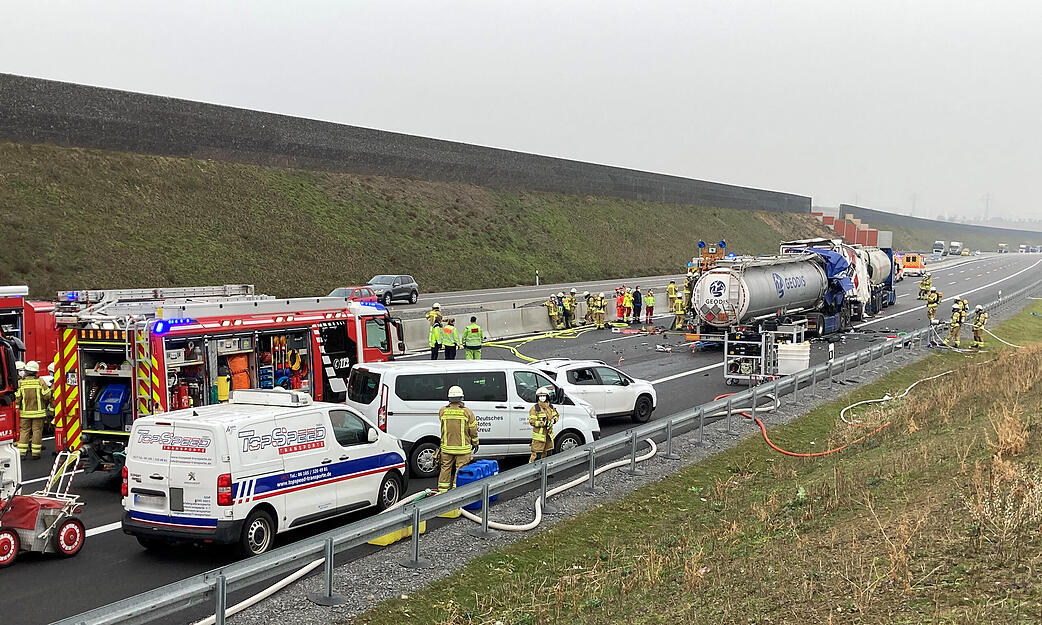 A6 Richtung Nürnberg nach schwerem Lkw-Unfall gesperrt - STIMME.de