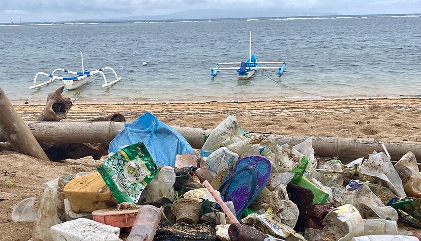 Wie «Trash Heroes» auf Bali die Müllberge bekämpfen - STIMME.de