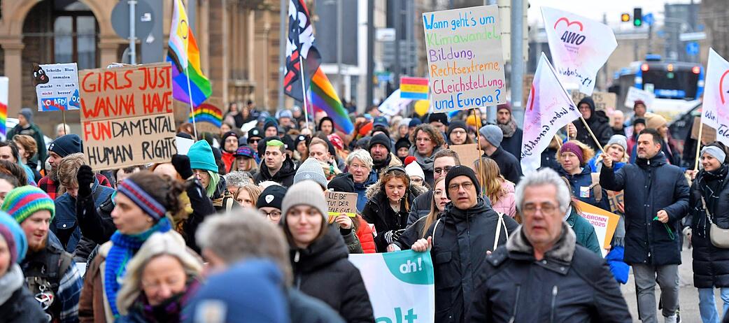 Demonstration des CSD Heilbronn: Mehrere hundert Teilnehmer gehen auf die Straße - STIMME.de