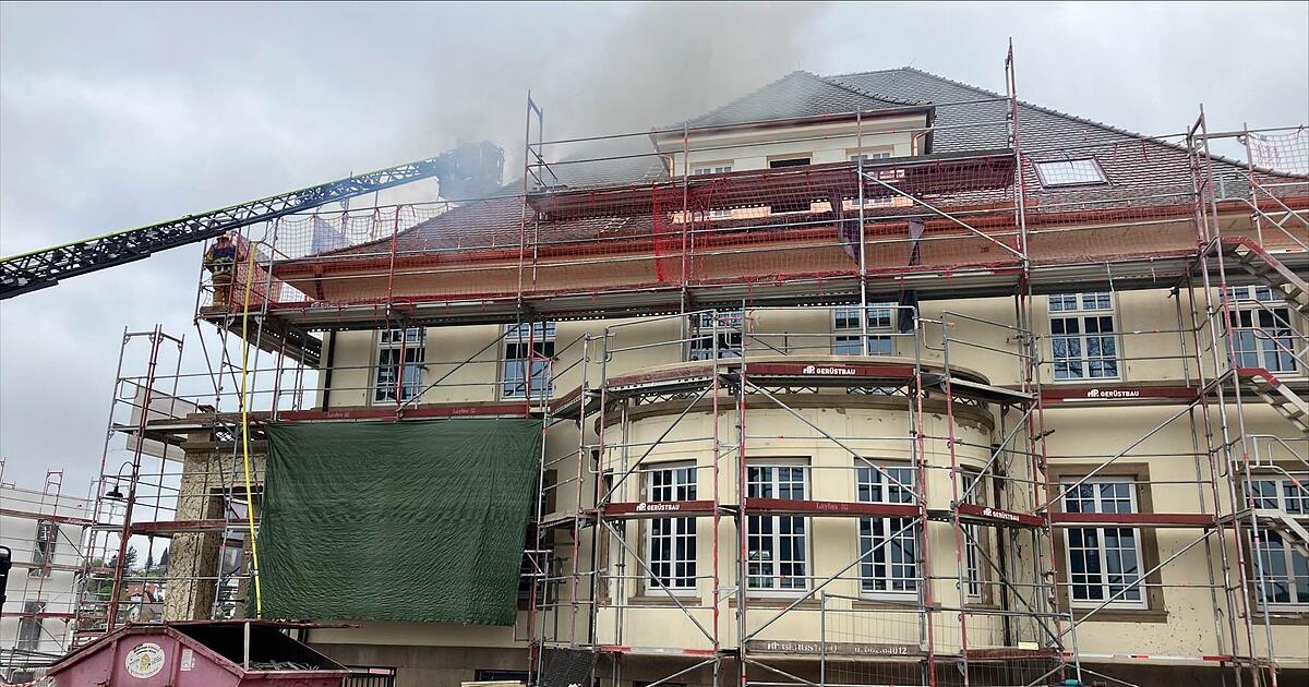 Feuerwehreinsatz bei Heilbronner "Villa Fuchs" – Dachstuhl brennt ...