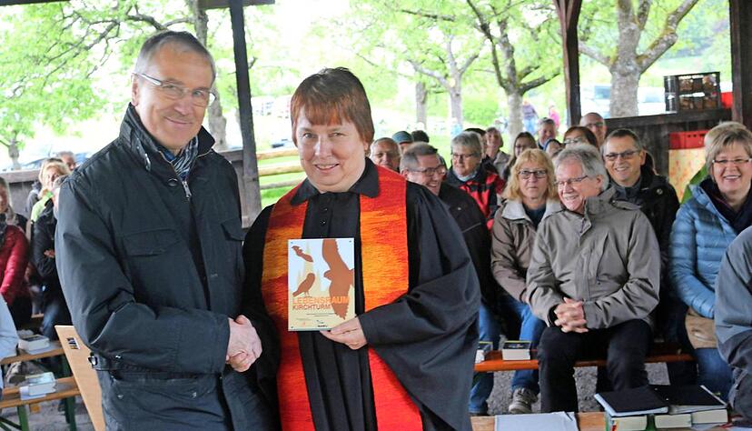 Königin Gwendolin regiert im Kirchturm - STIMME.de