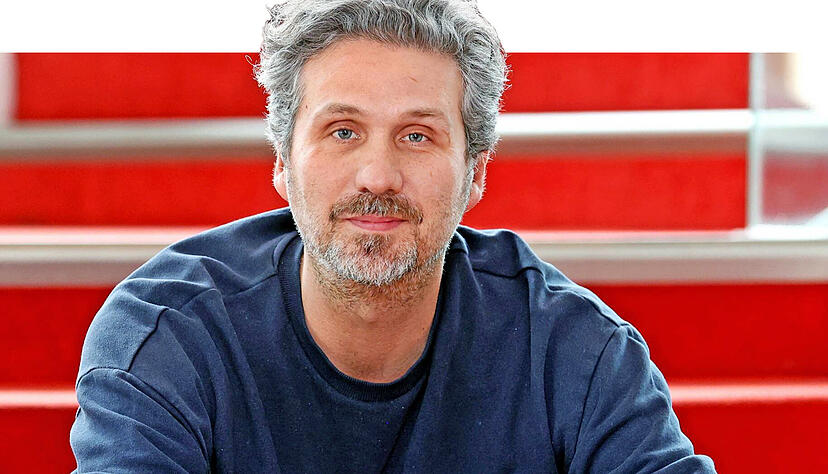 Gustav Rueb inszeniert die Krimi-Komödie "Achtsam morden" am Theater ...