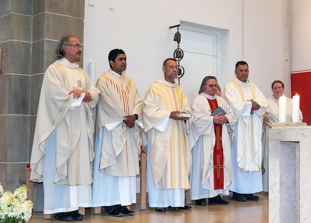 Abschied von Pfarrer Pappe: Wie geht es in Böckingen weiter? - STIMME.de