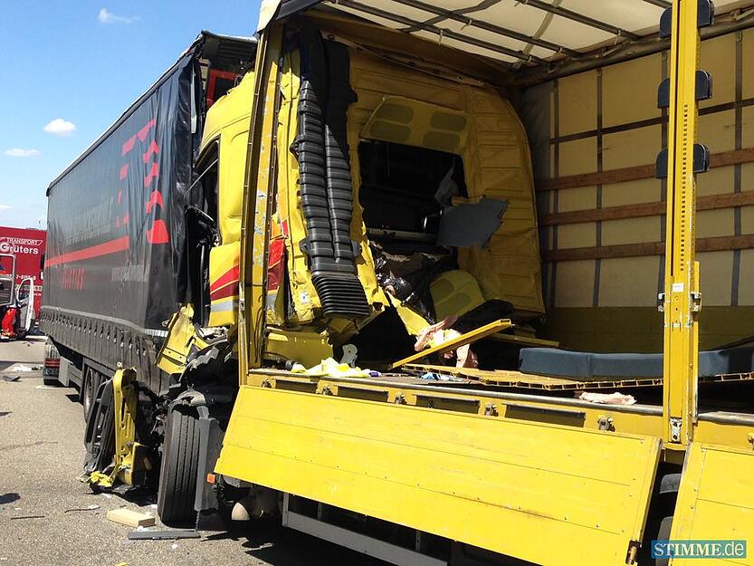 Schwerer Lkw-Unfall auf der A6 | 24.06. - STIMME.de