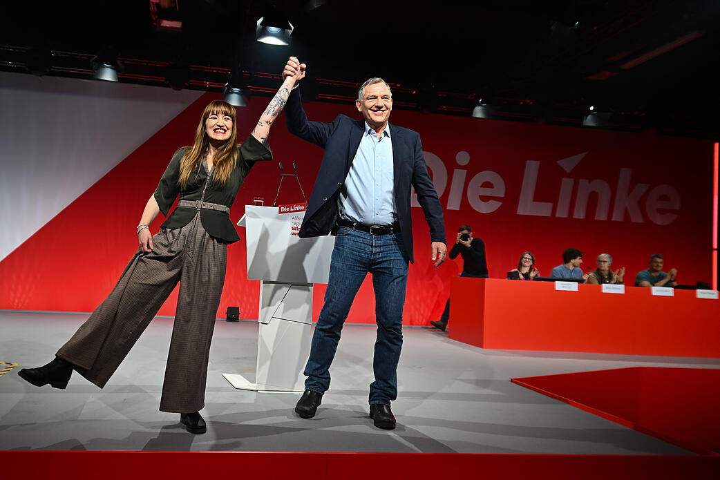 So präsentiert sich die Linken-Spitzenkandidaten Heidi Reichinnek auf ...