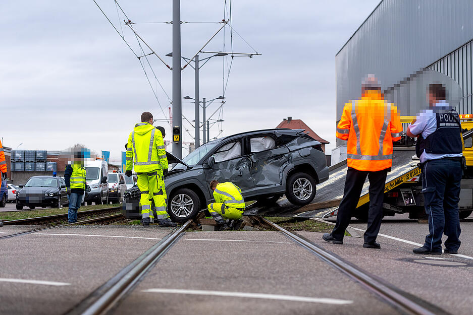 Heilbronn: Stadtbahn kollidiert mit Auto - STIMME.de