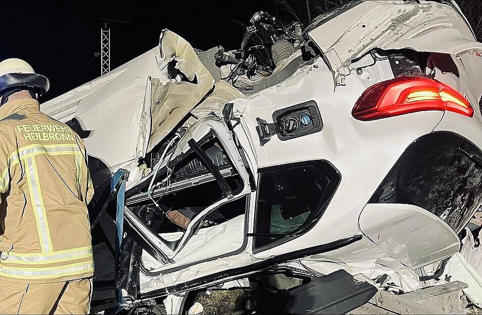 Tödlicher Unfall auf A6 bei Bad Rappenau – Bilder zeigen Feuerwehr-Einsatz - STIMME.de