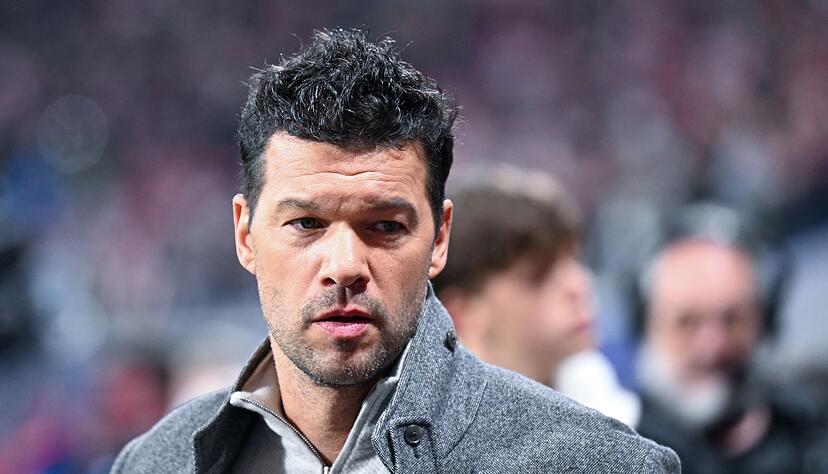 «Asi, ey»: Bierdusche für DAZN-Experte Ballack bei BVB-Tor - STIMME.de